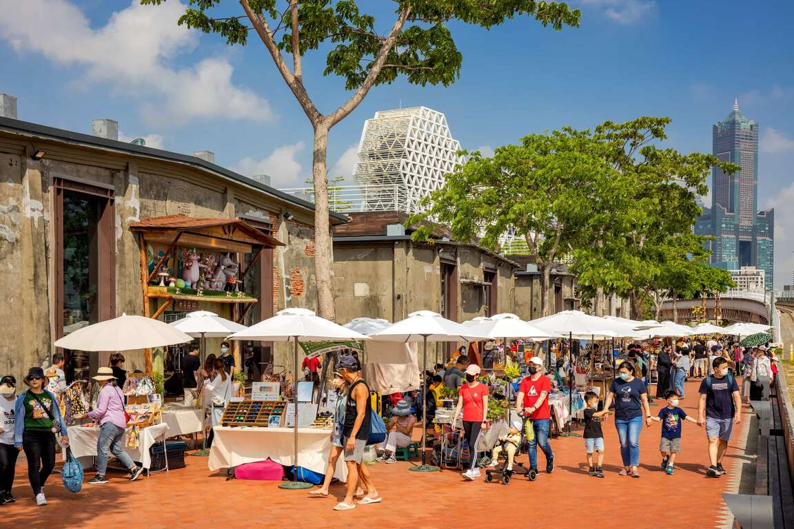 ศูนย์ศิลปะ Pier 2 Arts Center (駁二藝術特區) - Taiwan Tourism